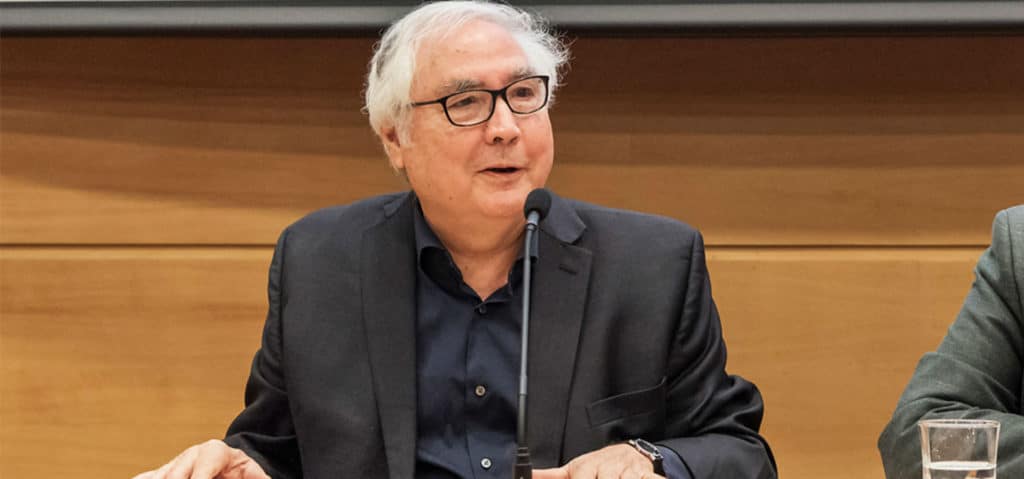 Manuel Castells analiza la crisis de la democracia liberal